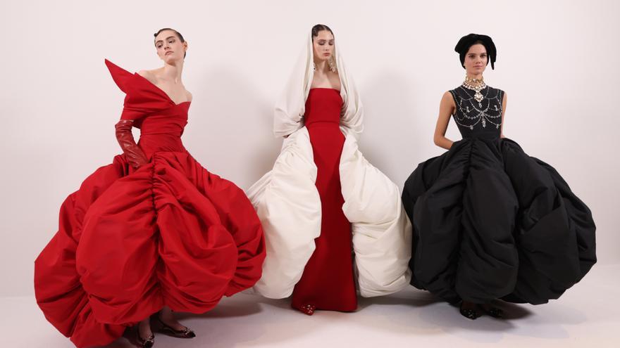 Giambattista Valli fusiona naturaleza y arquitectura en su último ...