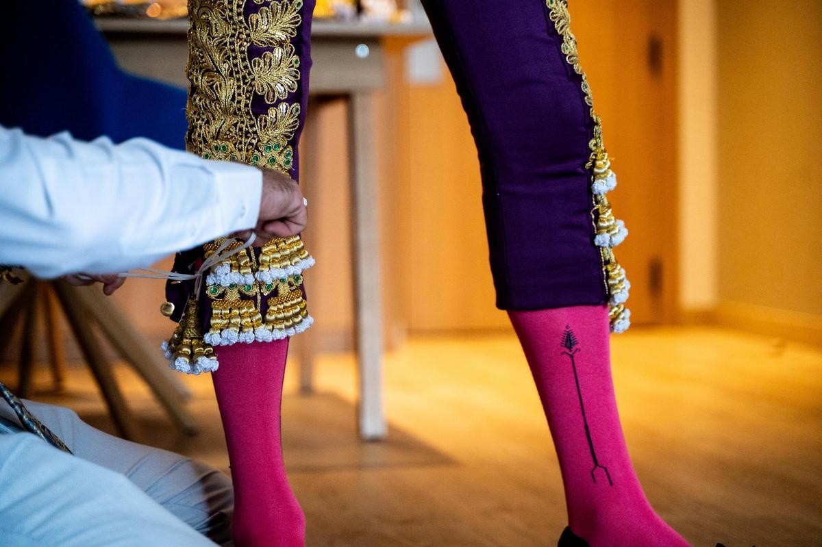 Galería | Así es el rito íntimo de vestirse de torero con Emilio de ...