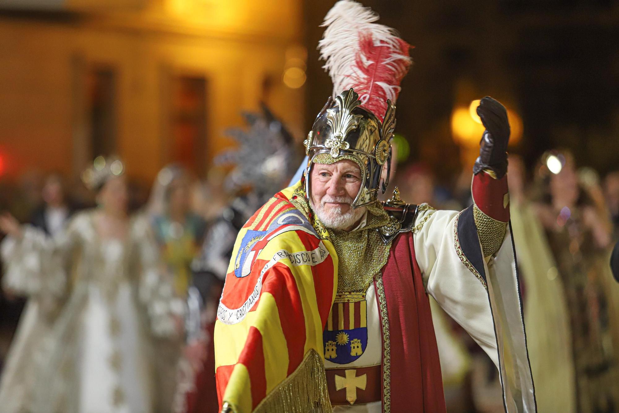 Desfile de Moros y Cristianos por el encuentro de asociaciones en ELCHE ...