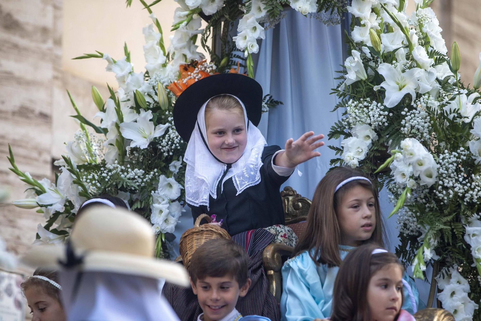 FOTOS | La Beata desfila en su Carro Triunfal ante cientos de personas ...