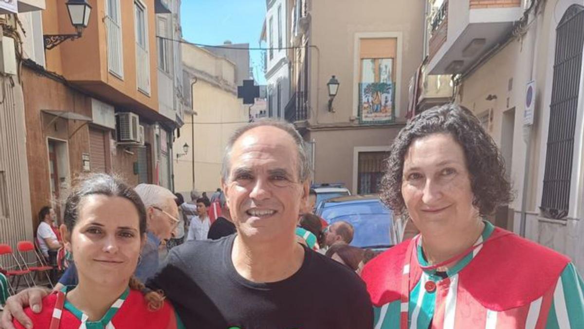 La pequeña Lía Monforte toca el cielo con la «Nova Muixeranga ...