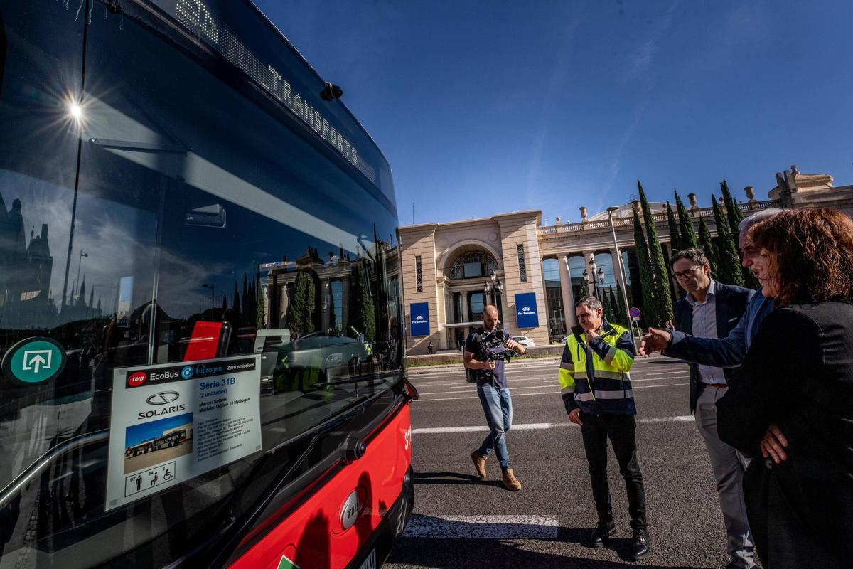 Estos son los innovadores buses articulados de hidrógeno de TMB | FOTOS