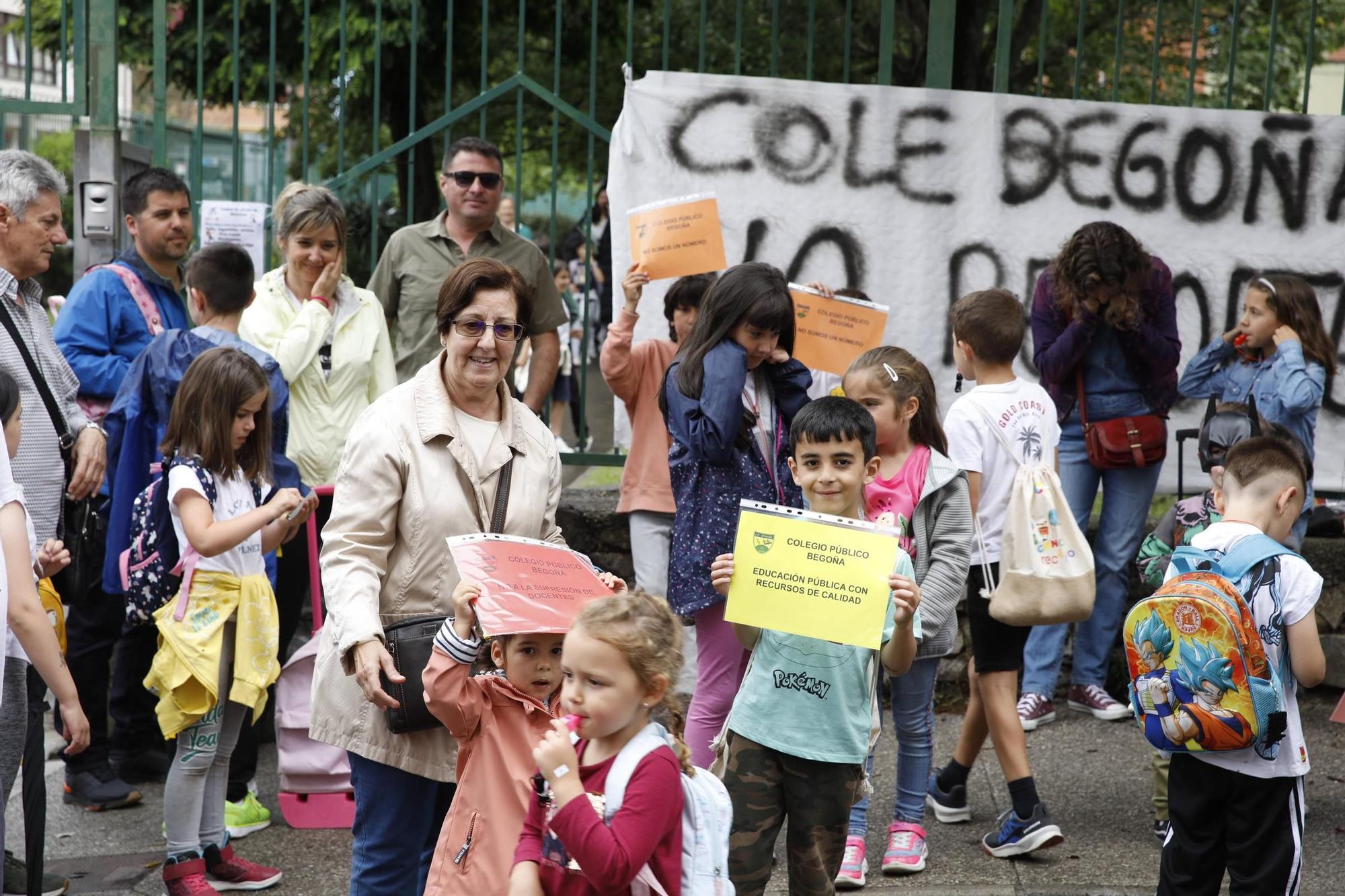 La protesta en el colegio Begoña por la pérdida de la tutora de la ...