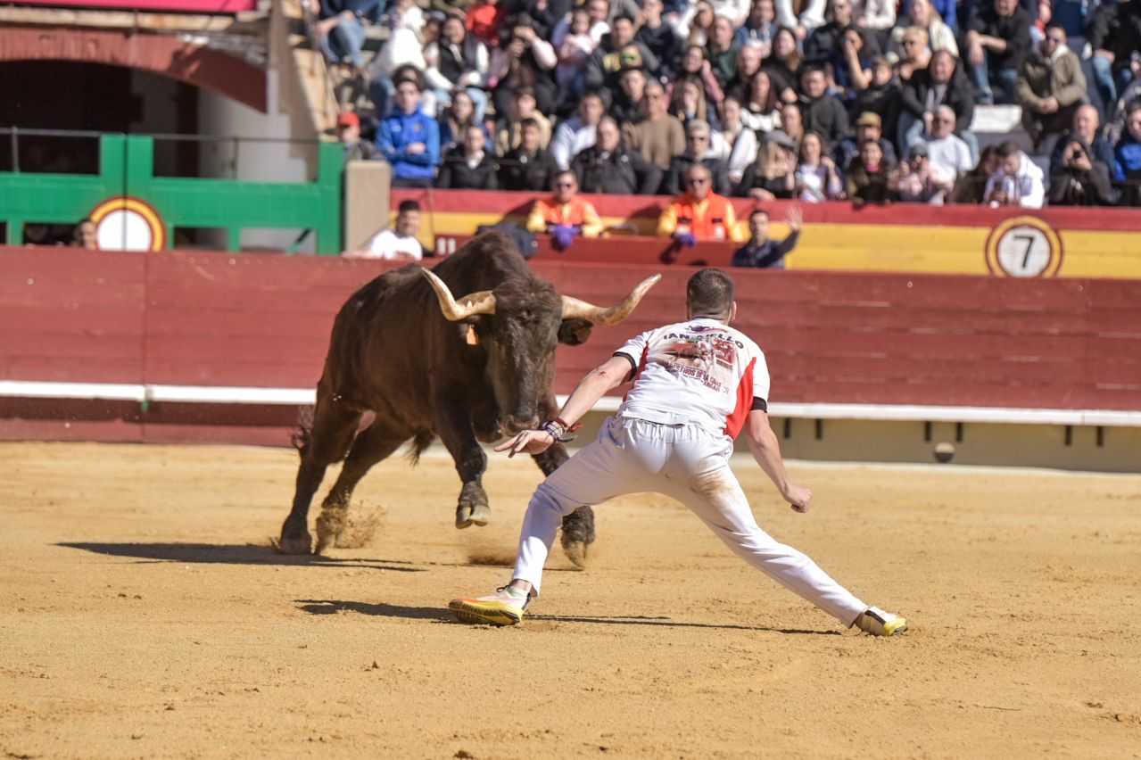El vilarealense Eric González, maestro de la calle en la plaza de ...