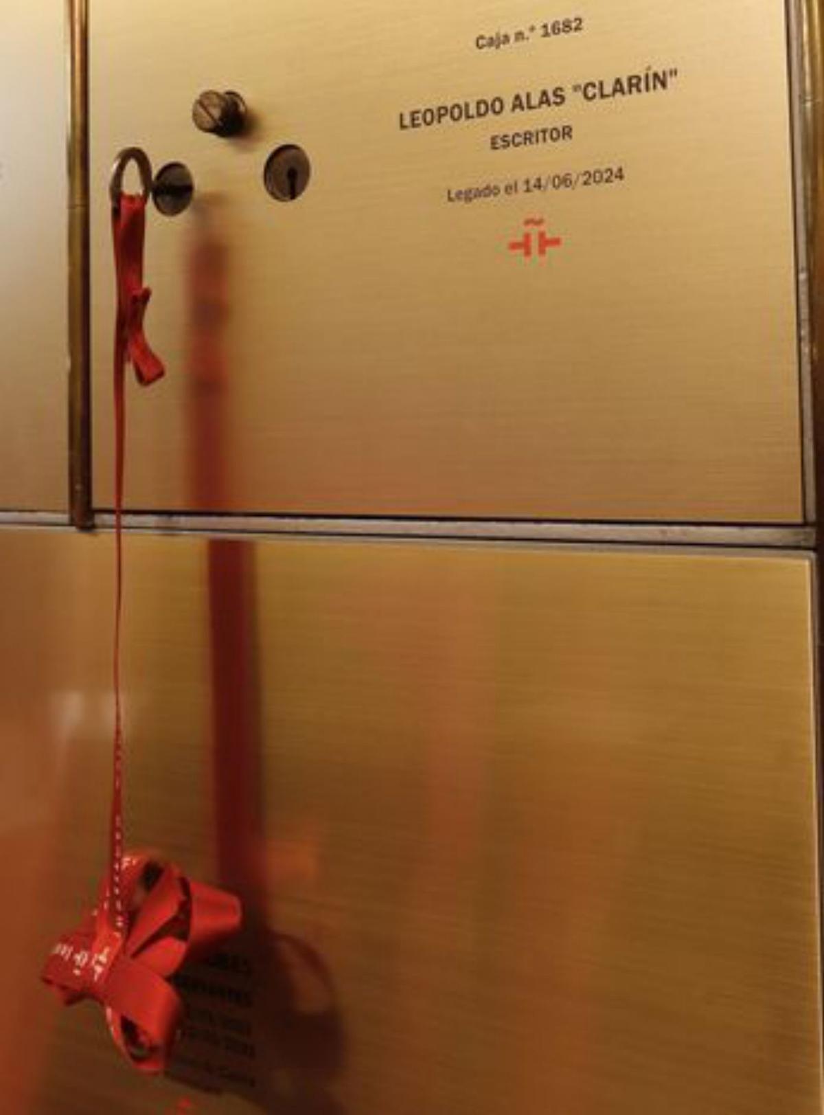 García Montero: "En el origen de la obra de Clarín está la emoción"