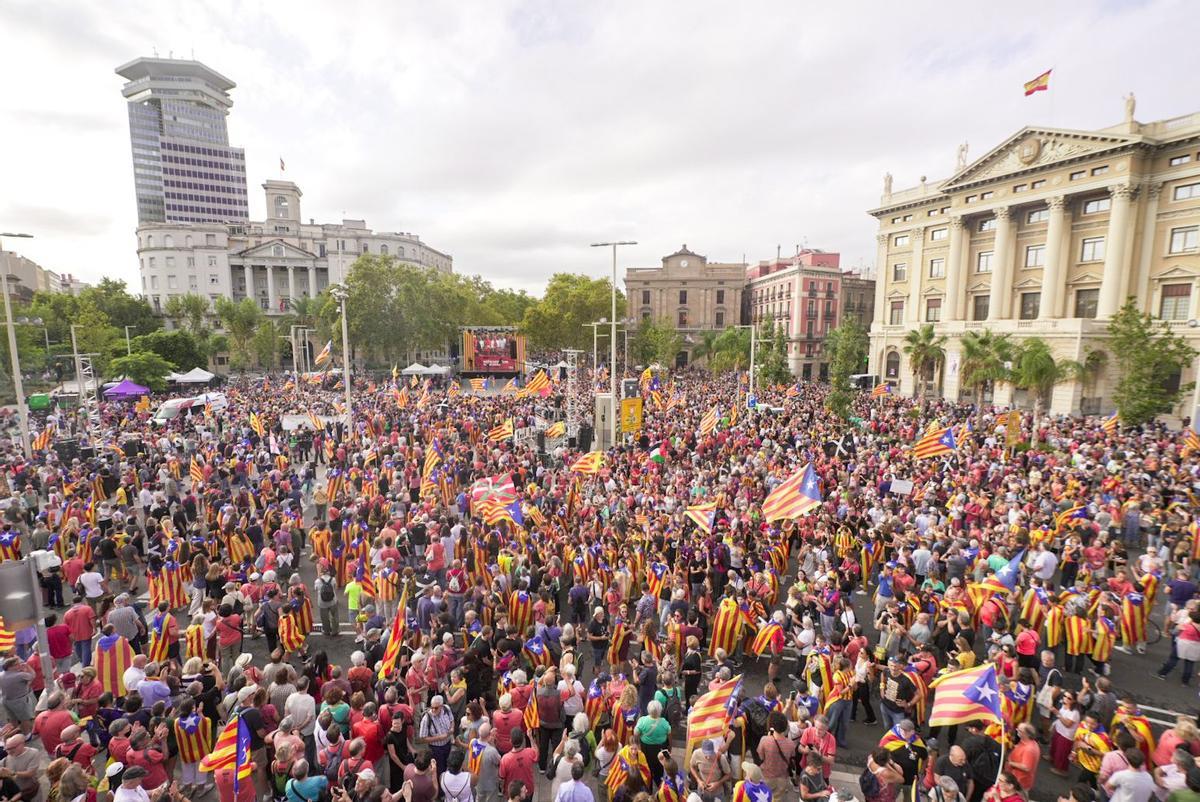 La Diada independentista 2025 llena las calles de Barcelona pese a la ...