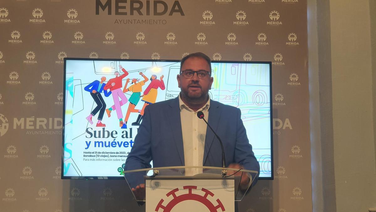 Osuna dice que el recambio de Vara es una cuestión interna