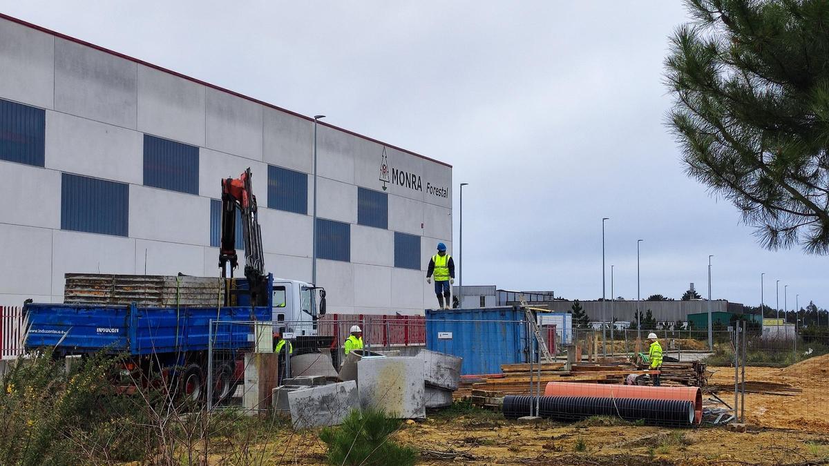 El polígono de Barres toma impulso: tres naves en construcción y varias ...