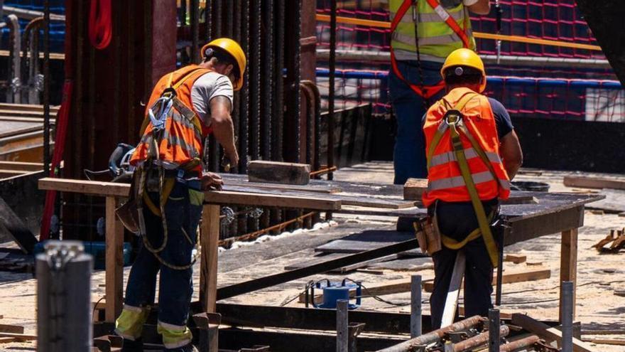 Estrangers com els que construeixen el Camp Nou sostenen el ‘boom’ de l ...