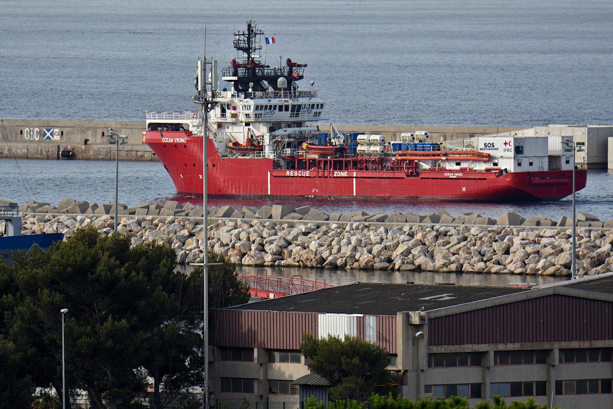 Meloni | Un barco humanitario con 234 migrantes a bordo se dirige a ...