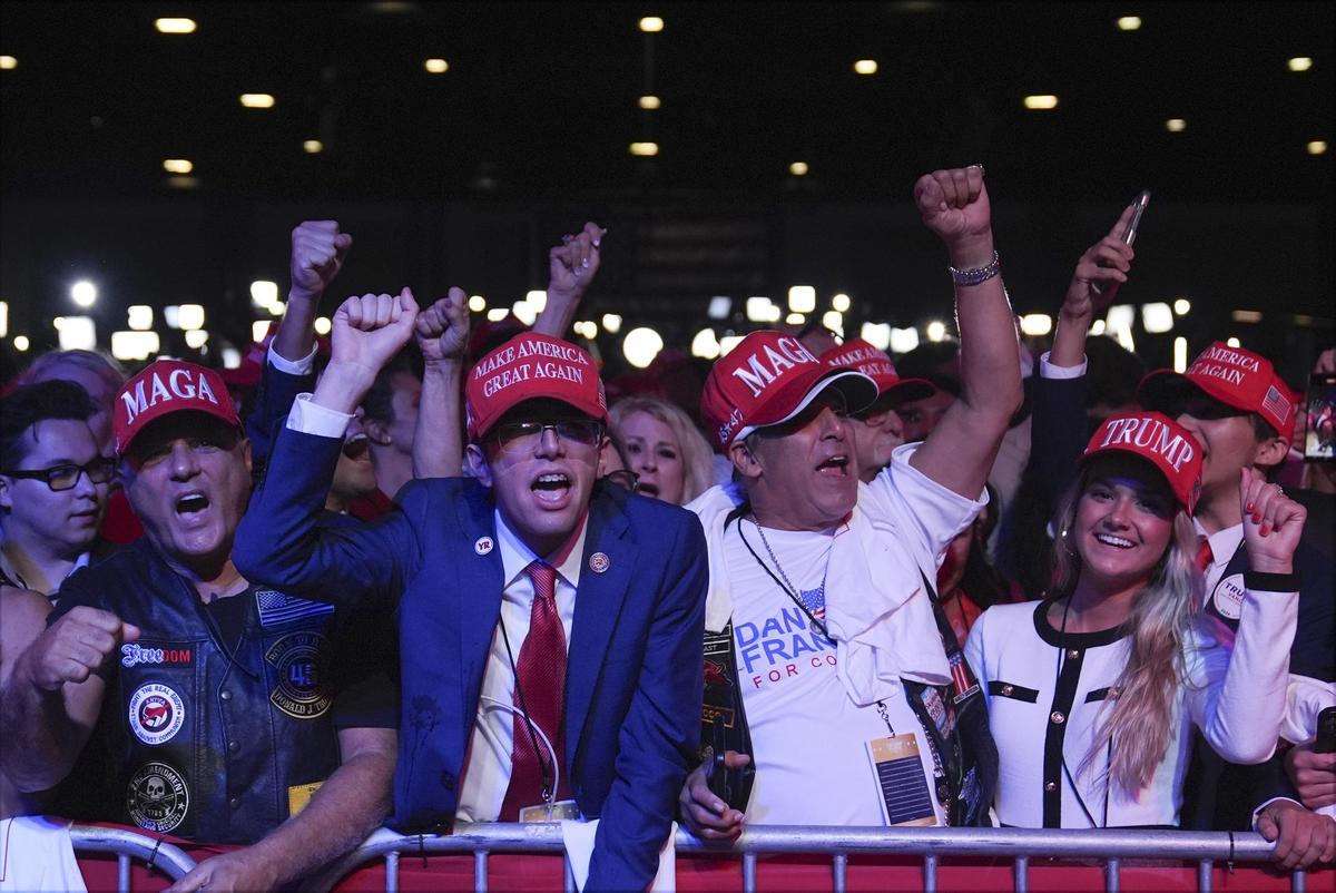 Ambiente festivo en el cuartel general de Donald Trump en Palm Beach ...