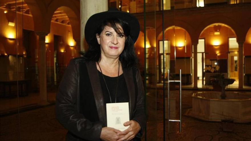 Aurora Luque ve en el poema la búsqueda de un territorio propio