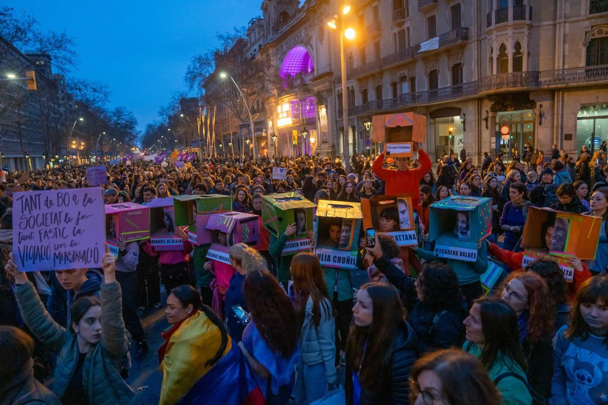 Protesta multitudinaria: miles de personas se movilizan en el 8M de ...