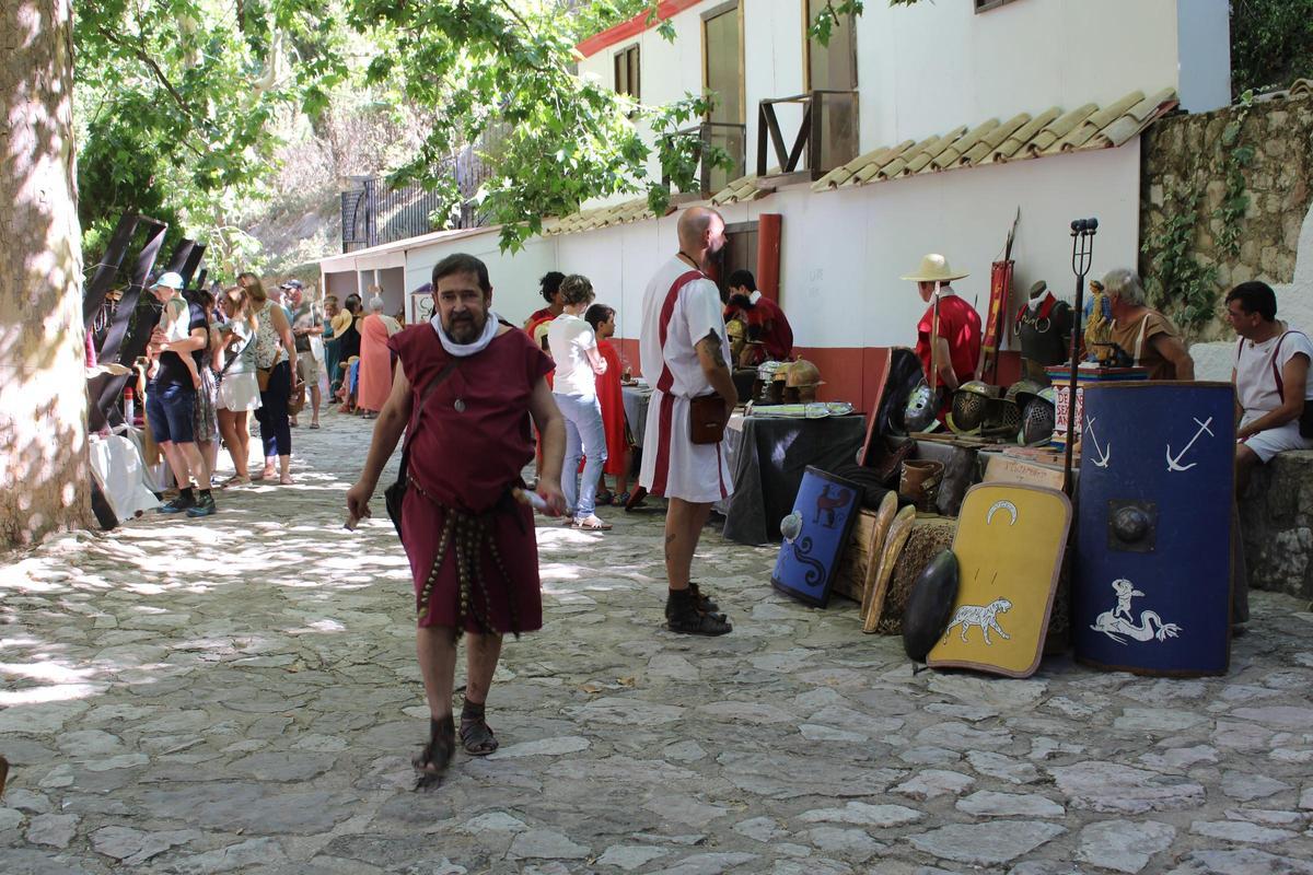 Festum recrea una calle romana en Almedinilla - Diario Córdoba