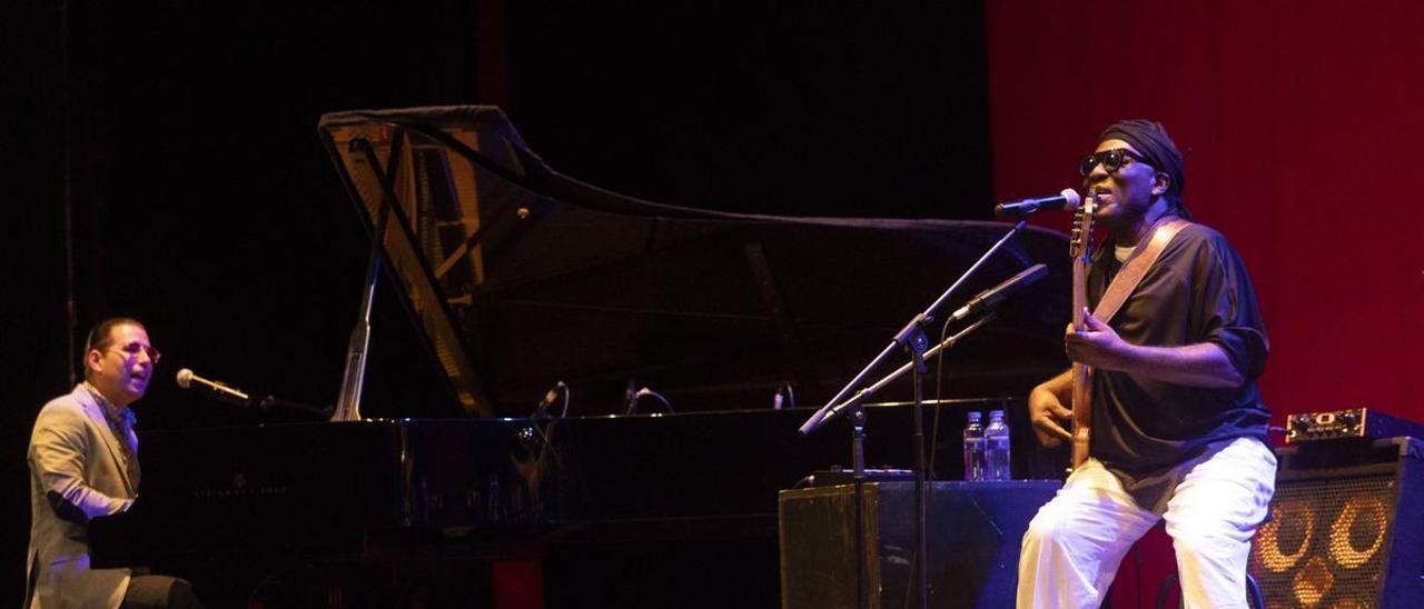 Richard Bona, demasiado bueno: no se puede tocar más rápido, más alto ...