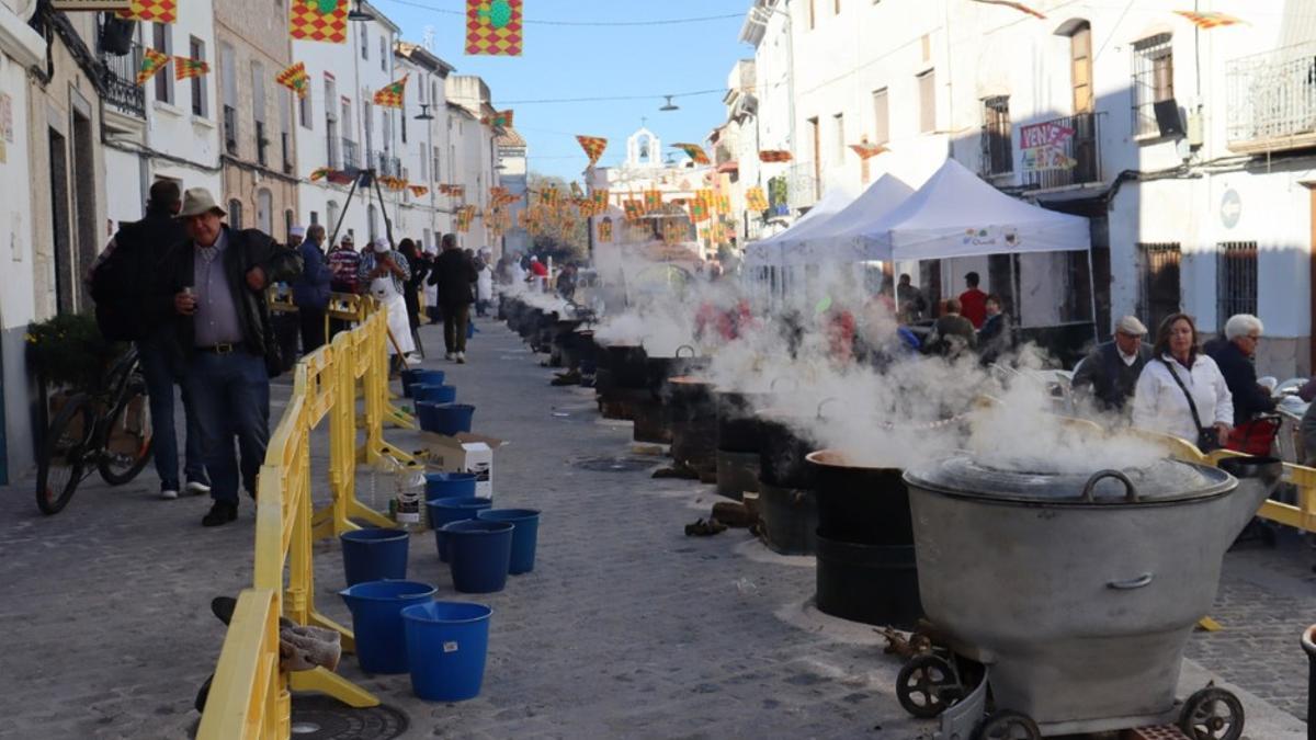 Las "calderes d'arròs caldós" marcan la programación del Porrat de Sant ...