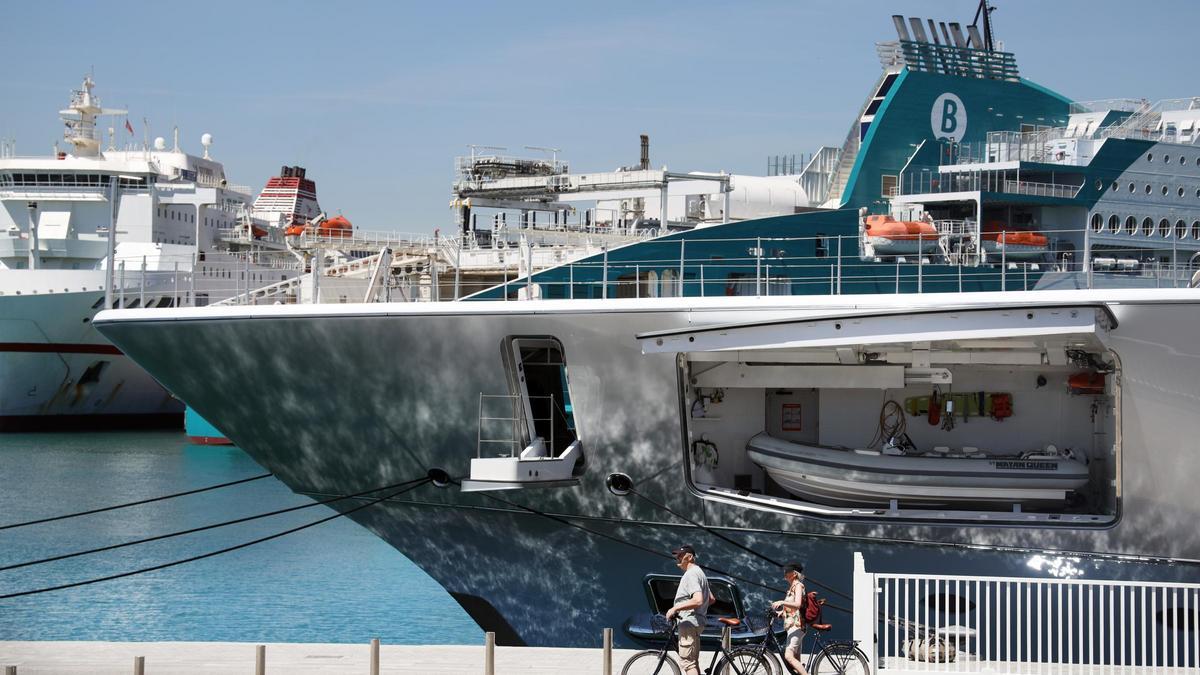 Yates en Málaga | Mayan Queen IV: así es el yate de 140 millones ...