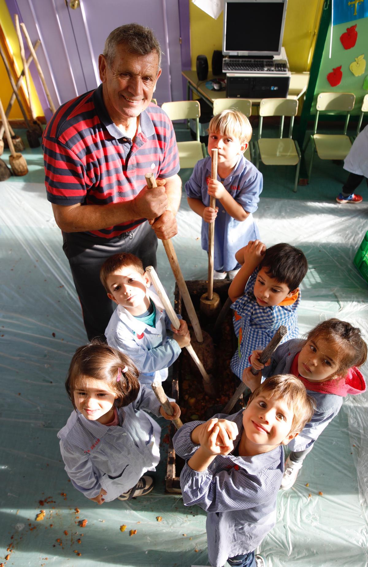 En imágenes: La escuelina Las Mestas crea su propio llagar