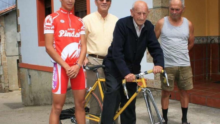 Boquerizo se despide del exciclista José Riestra, fallecido a los 105 ...