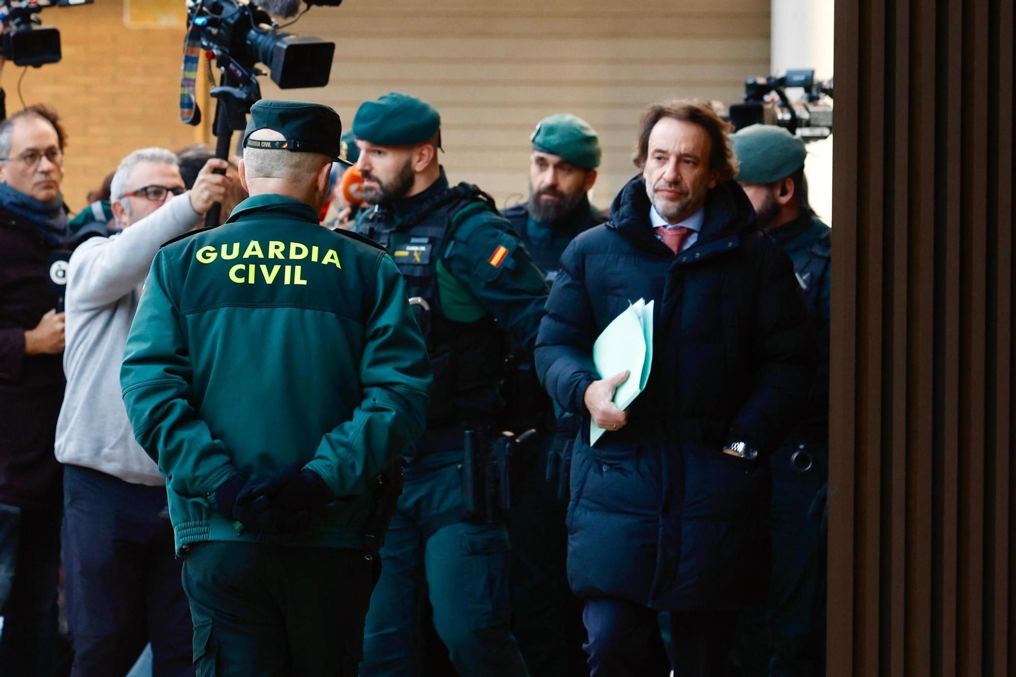 Pradas y José Manuel Cuenca salen de los juzgados de Catarroja ...