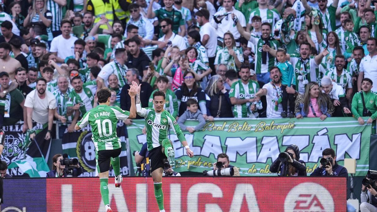 El Betis bate el récord de asistencia en La Cartuja en un Gran Derbi ...