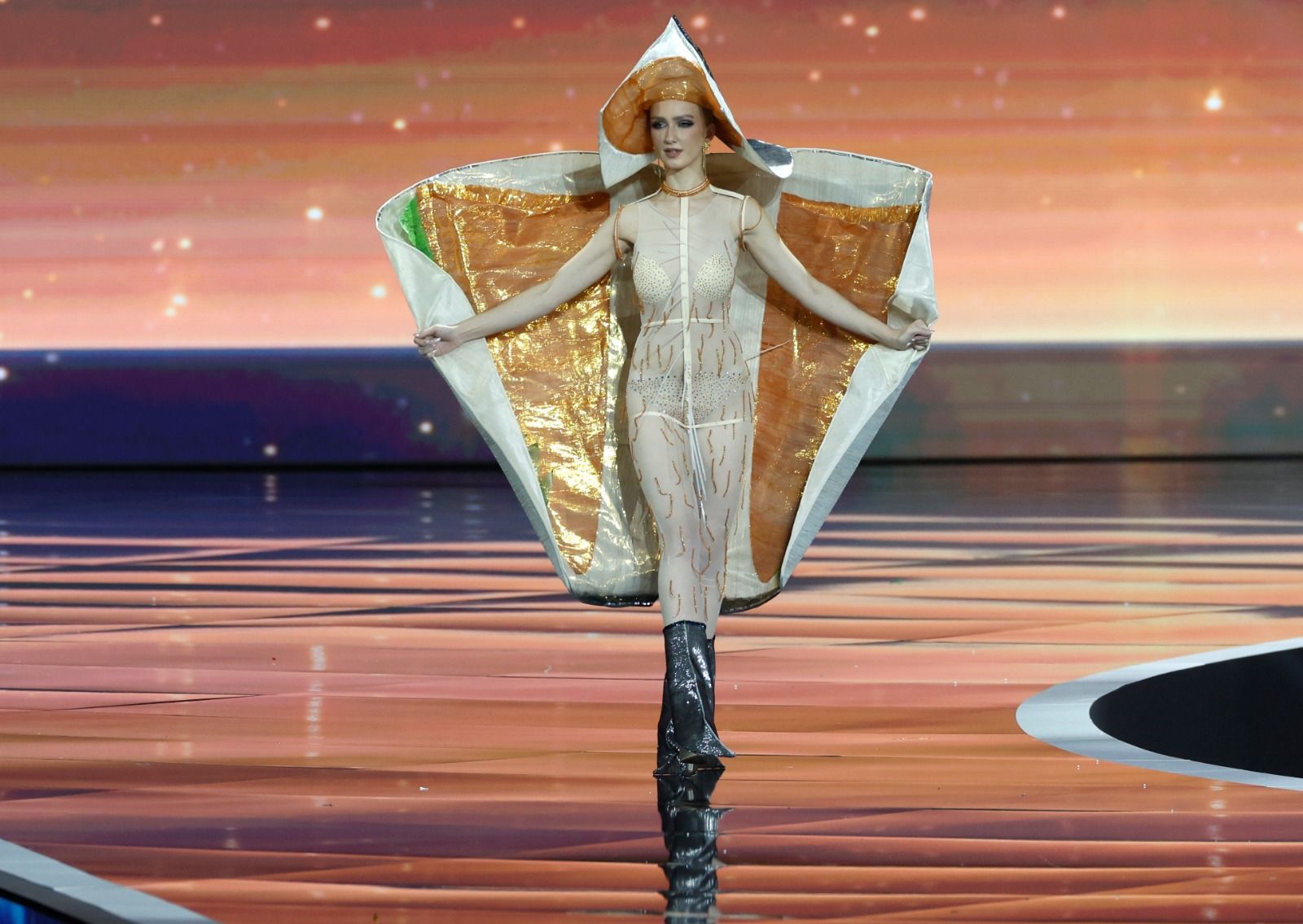 Escándalo en Miss Universo 2025: la representante noruega se viste de ...