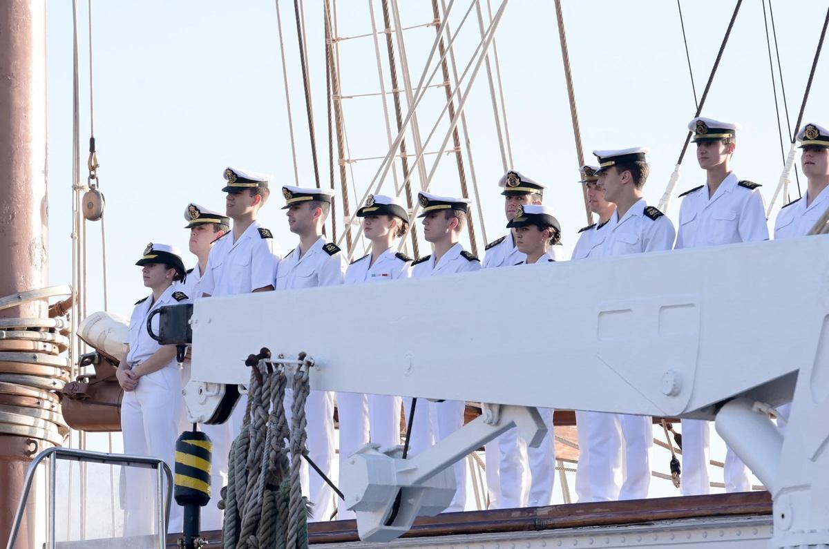 La princesa Leonor atraca en Tenerife a bordo del Juan Sebastián Elcano ...