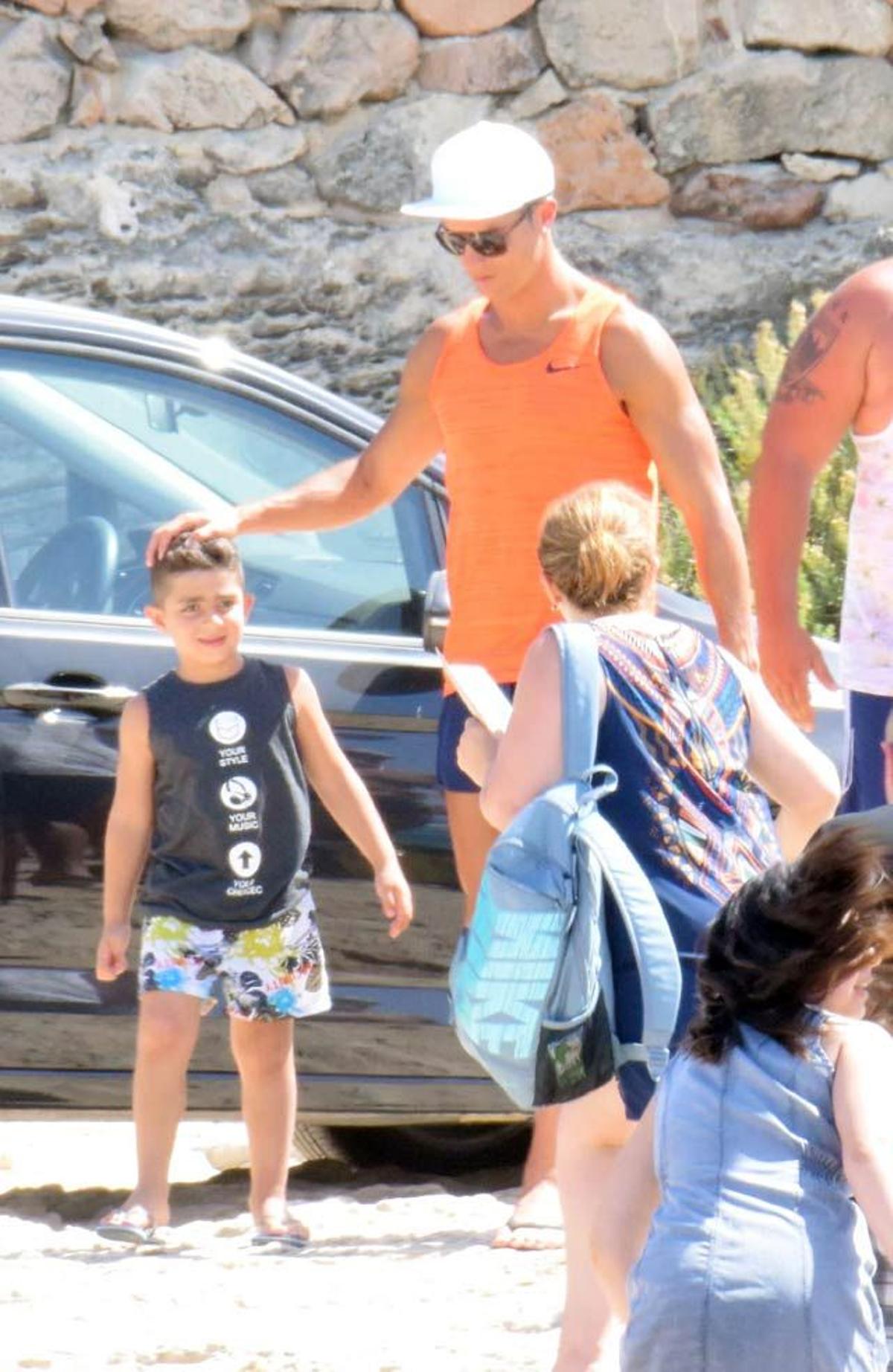 Así de bien acompañado pasa Cristiano Ronaldo sus vacaciones - Cuore