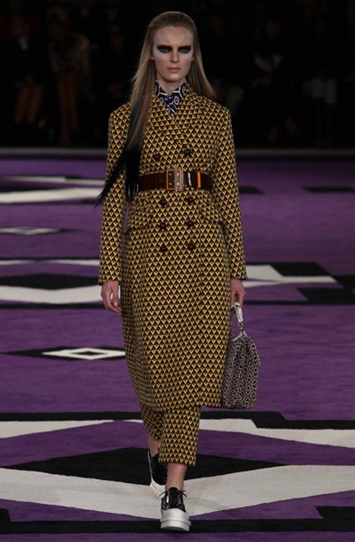 Prada y sus estampados geométricos en Milán - Woman