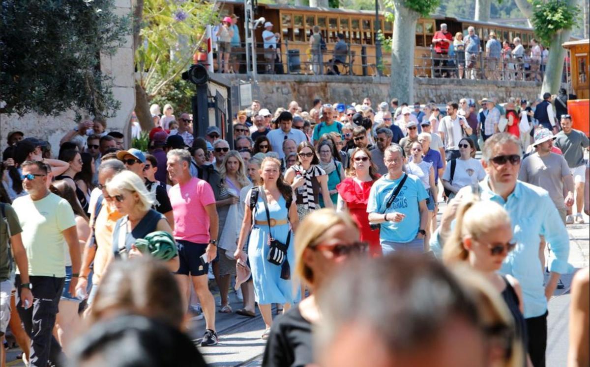 Nicht nur auf Mallorca: Wie Europas Urlauberhotspots sich gegen den ...