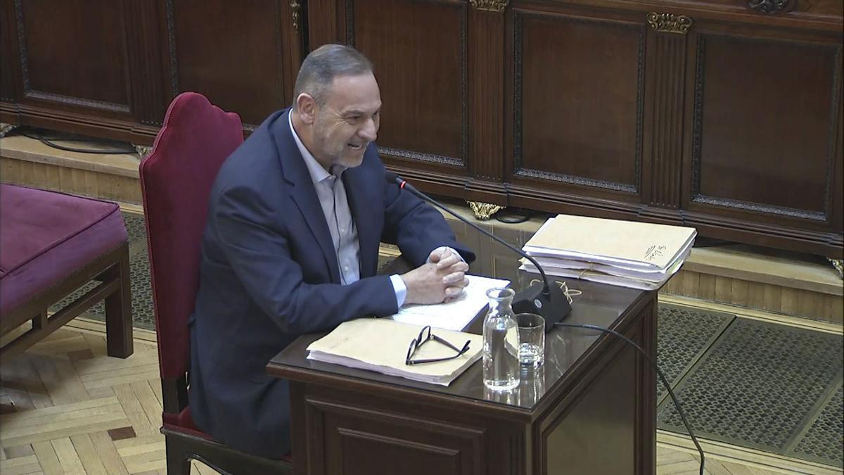 Corrupción | El Gobierno y el PSOE siguen desmarcándose de Ábalos y ...