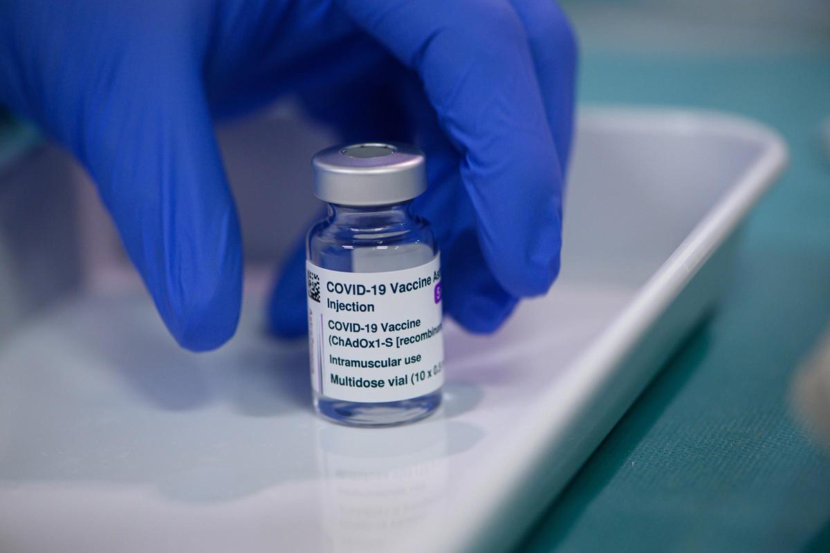Europa retira del mercado la vacuna del covid de AstraZeneca