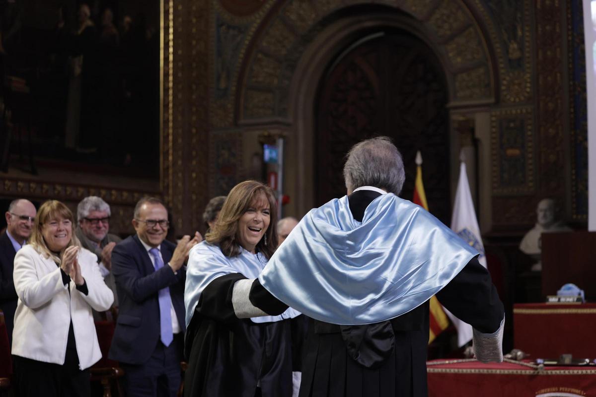 Joan Manuel Serrat y Maria del Mar Bonet, investidos doctores honoris ...