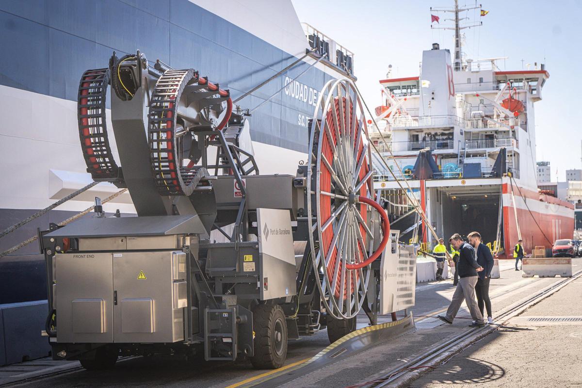 El Port de Barcelona estrena la conexión eléctrica de la terminal de ...
