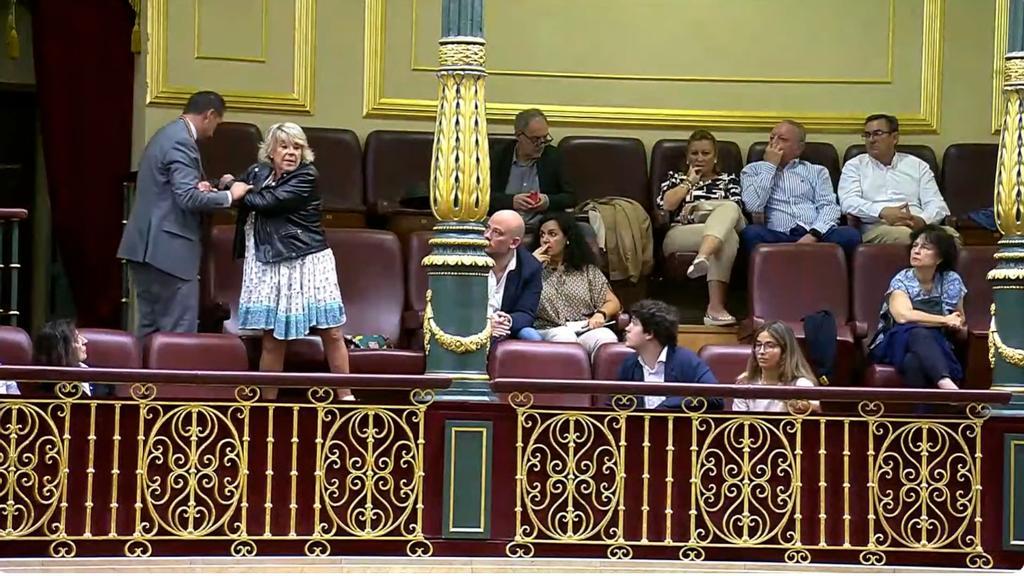MUJER EXPULSADA CONGRESO DIPUTADOS | Armengol expulsa del Congreso a ...
