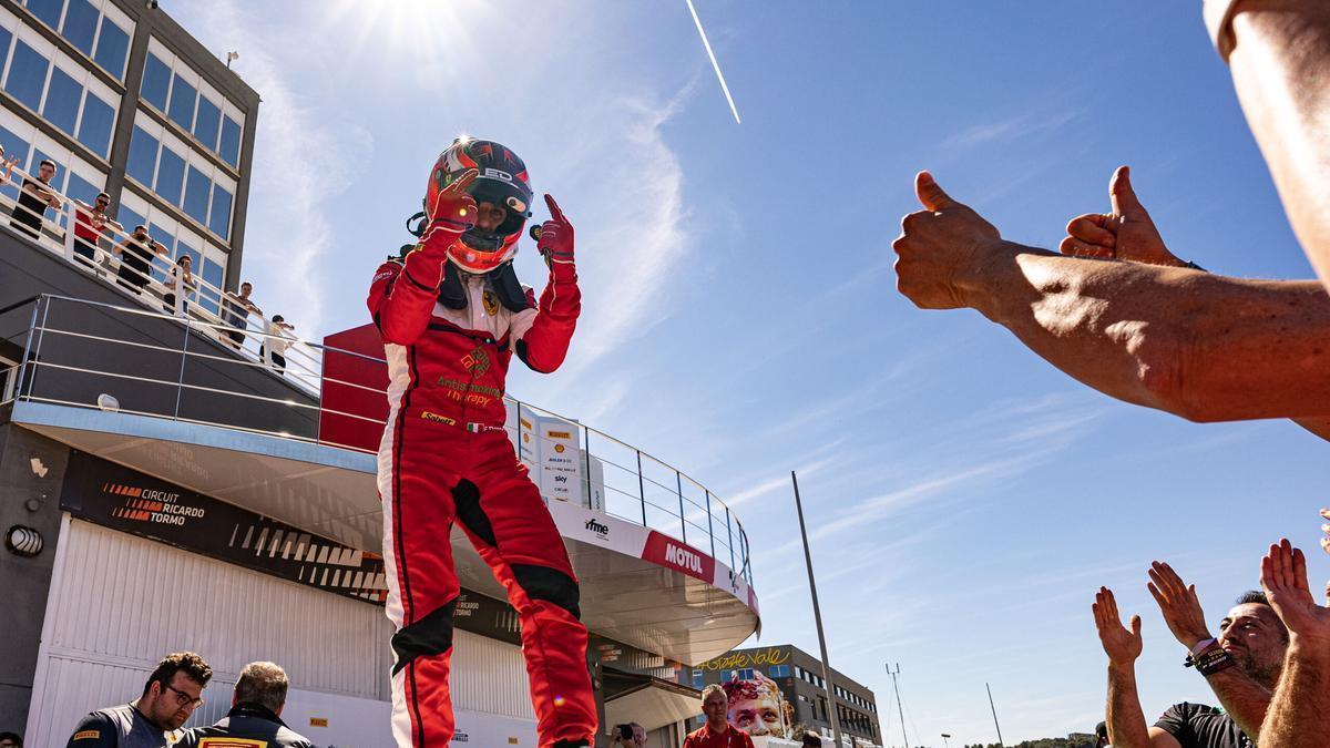 Eliseo Donno cierra el Ferrari Challenge con un doblete en Cheste