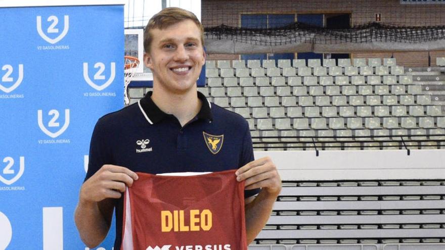 DiLeo llega al UCAM para "abrir el campo y generar espacios para penetrar"