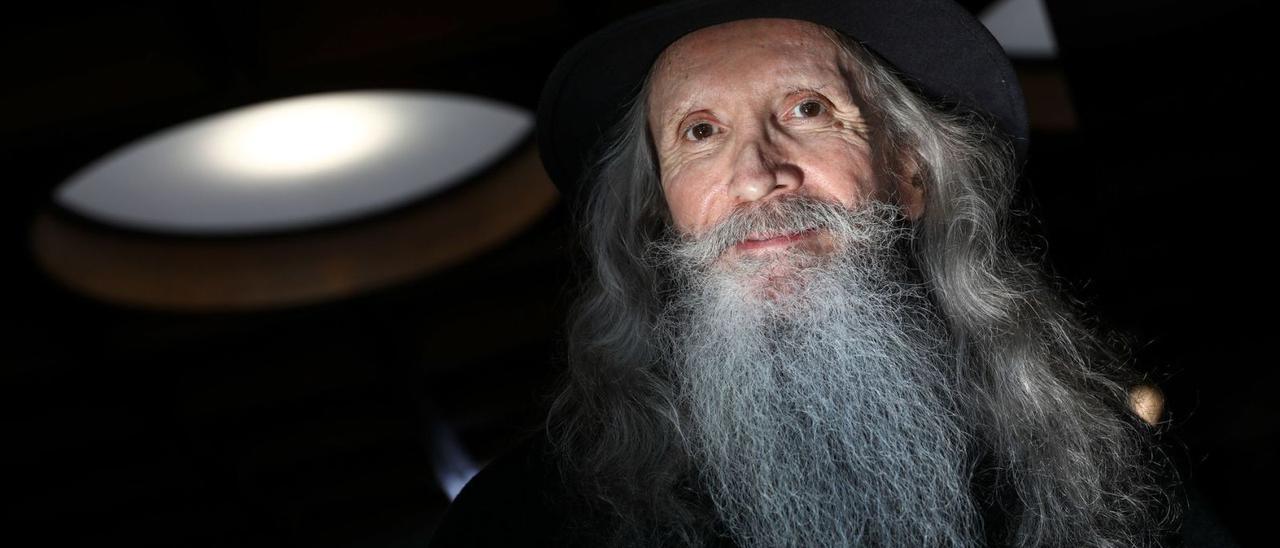 Ángel Guache, reencuentro emotivo con su obra pictórica en el Evaristo ...