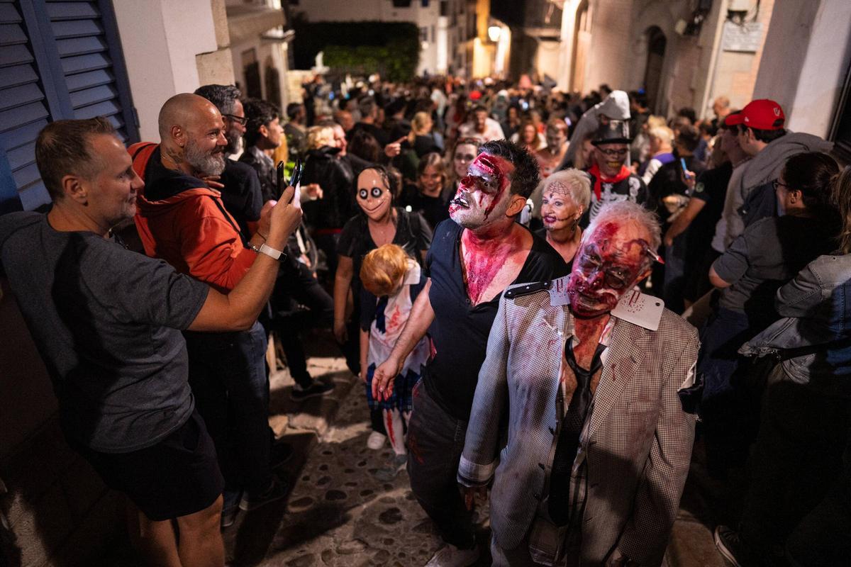 El Zombie Walk recorre las calles de Sitges