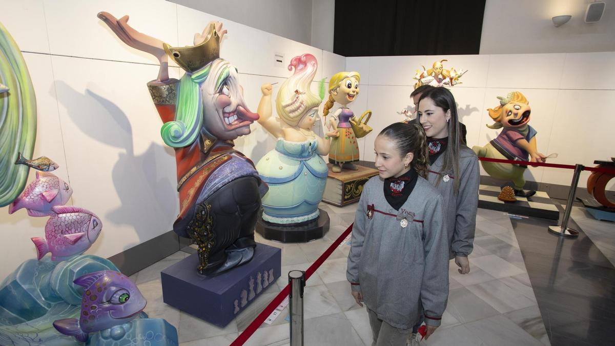 Los mejores ninots de Xàtiva: Abu Masaifa y Molina Claret ganan los ...