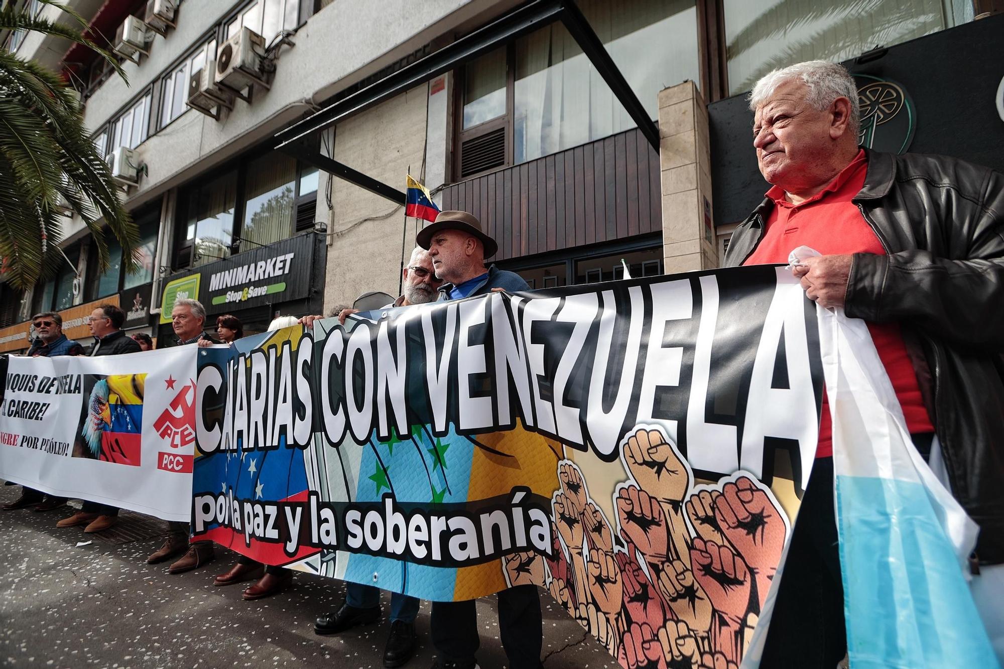FOTOS | Concentración a favor de Maduro en el Consulado de Venezuela en ...