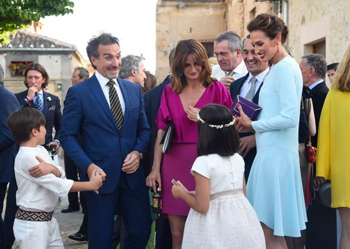 Nieves Álvarez y Mar Flores, invitadas a la romántica boda de María ...