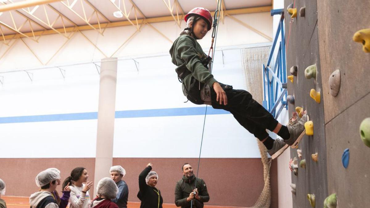 Escalada en el Colegio Versalles de Avilés - La Nueva España