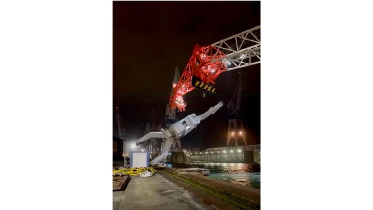 VÍDEO GRÚA NAVANTIA FERROL | La grúa del buque 'Brave Tern' impacta y ...