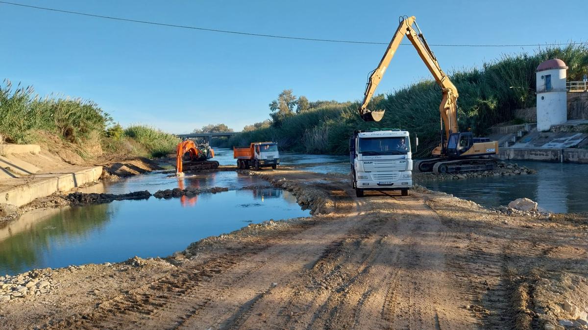 La CHJ 3.000 m³ de sedimentos del Xúquer para recuperar la capacidad de ...