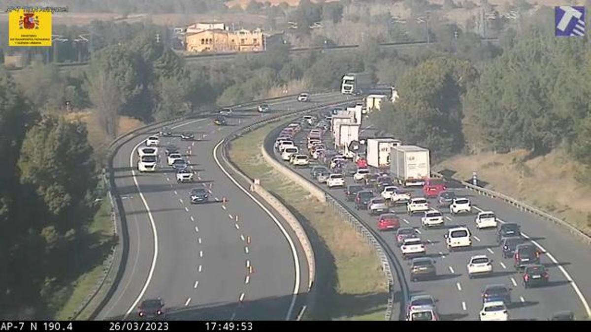 La AP-7, espejo roto de Catalunya, por Ernest Folch