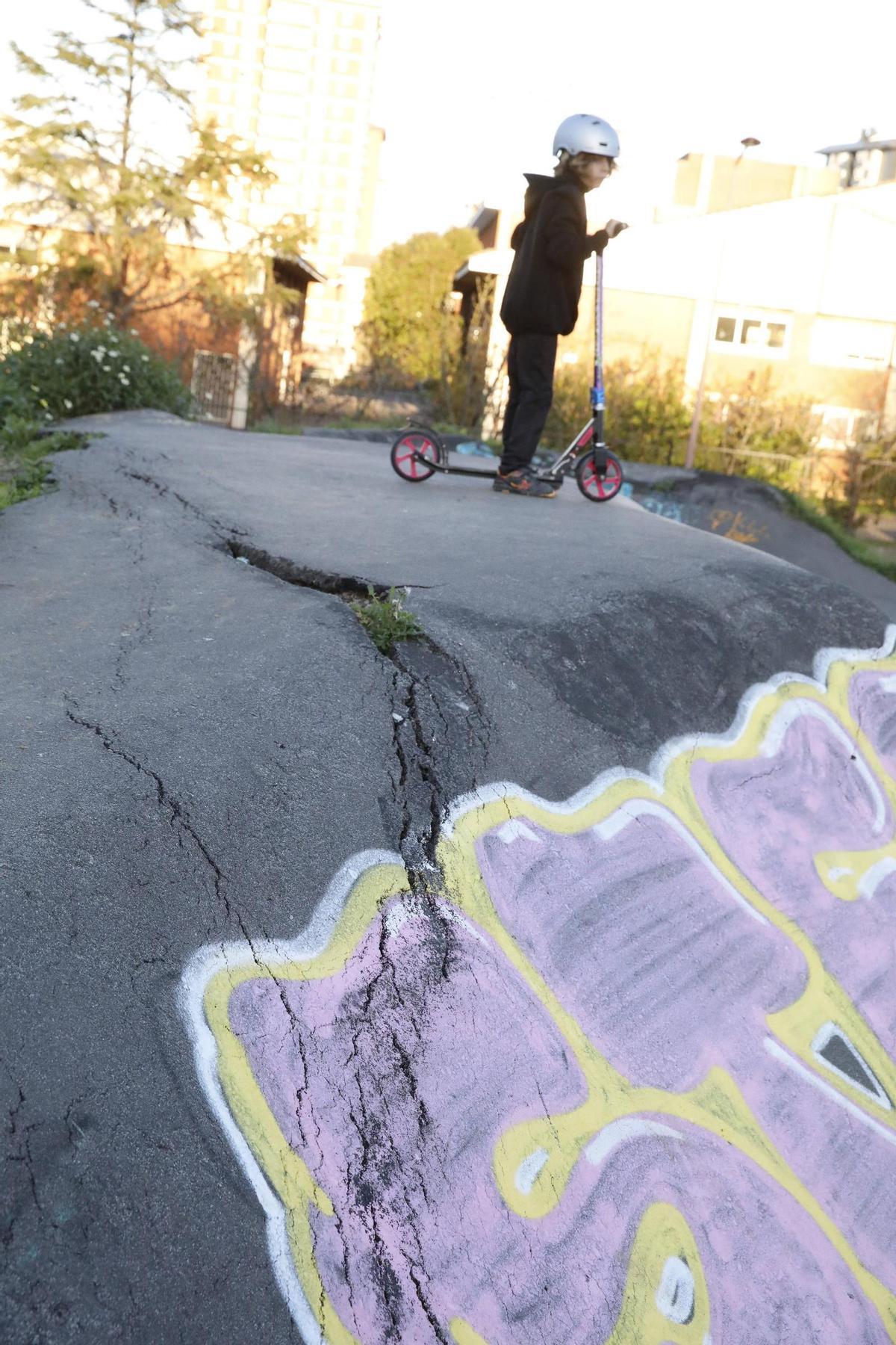 Así está la pista de "pump track" del Polígono: grietas, baches... (en ...