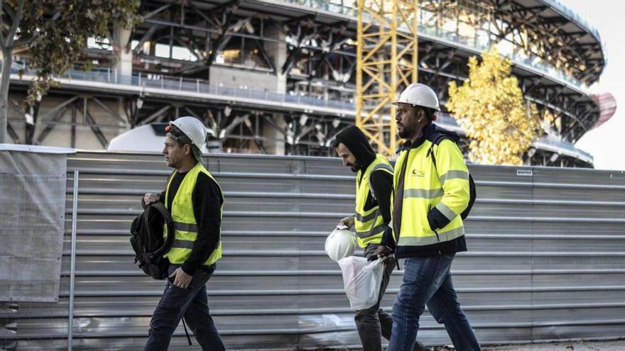 BARÇA | Una subcontracta de les obres del Camp Nou acomiada una vintena ...