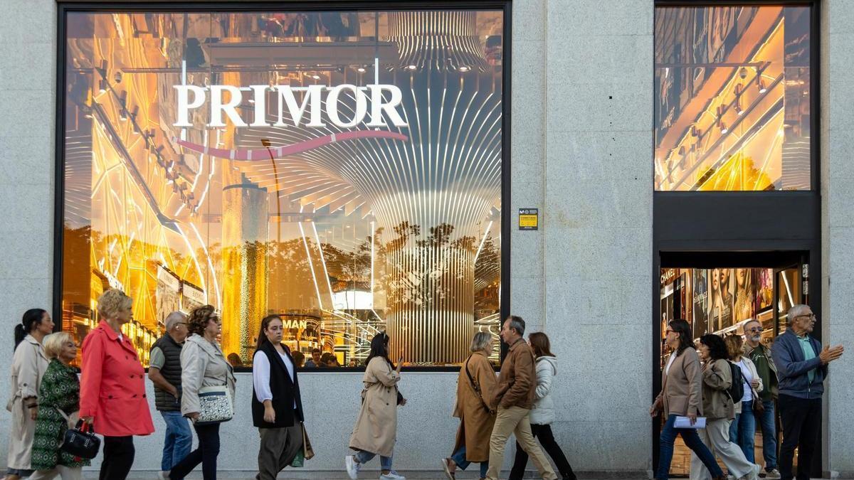 Primor recupera la fachada original del bajo que ocupa