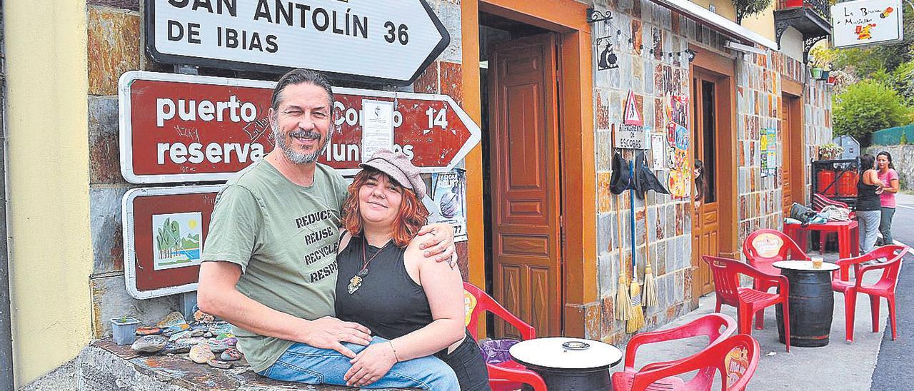 La Bruxa de Muniellos, un bar tienda donde alimentan el cuerpo y el ...